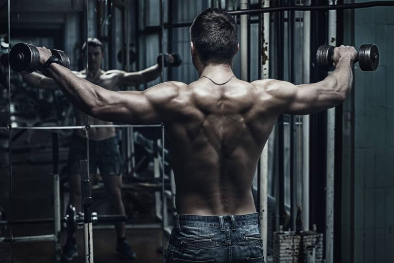 6 Beste Oefeningen om Je Schouders te Trainen + Schema